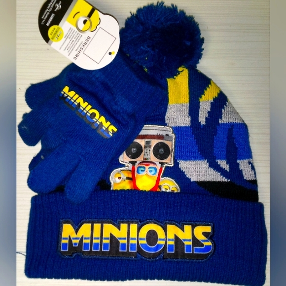 Universal | Accessories | Minions Hat And Gloves Set | Poshmark